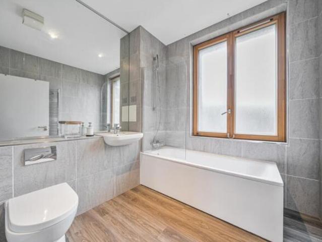 2 bedroom apartment for rent in Shalfleet Drive, W10