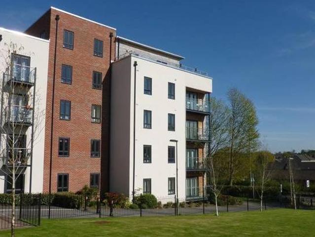 2 bedroom apartment for rent in Sinclair Drive RG21