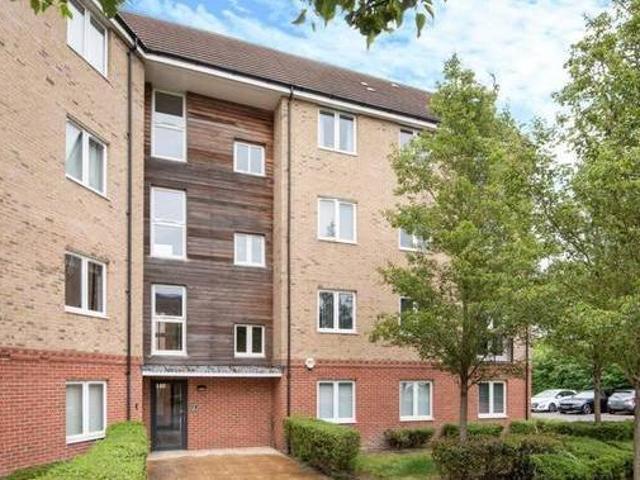 2 bedroom apartment for rent in Skippets Gardens RG21
