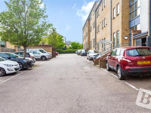 2 bedroom apartment for rent in Skylark Avenue, Greenhithe, Kent, DA9