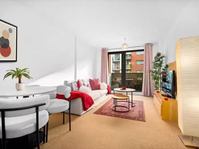 2 bedroom apartment for rent in Skyline, 165 Granville Street.
