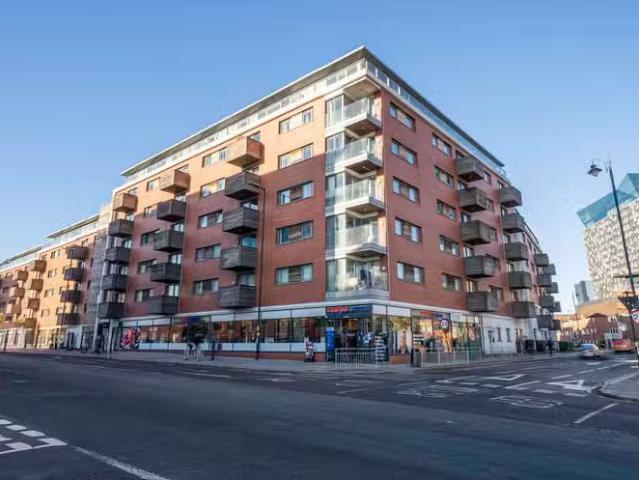 2 bedroom apartment for rent in Skyline, 165 Granville Street.