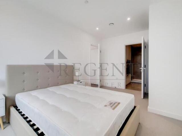 2 bedroom apartment for rent in Skyline Apartments, Makers Yard, E3