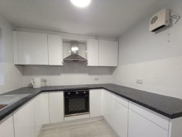 2 Bedroom Apartment For Rent In Slough