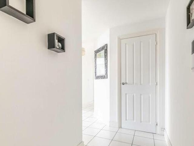 2 Bedroom Apartment For Rent In Slough, Berkshire