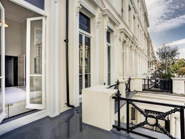 2 bedroom apartment for rent in Somerset Court, Kensington, London, W8