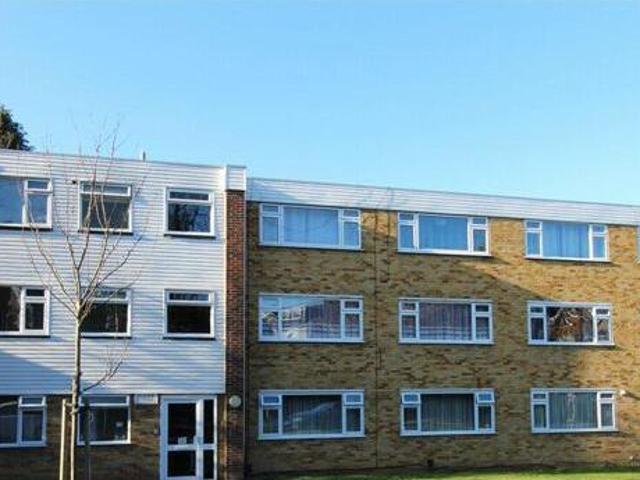 2 Bedroom Apartment For Rent In South Croydon