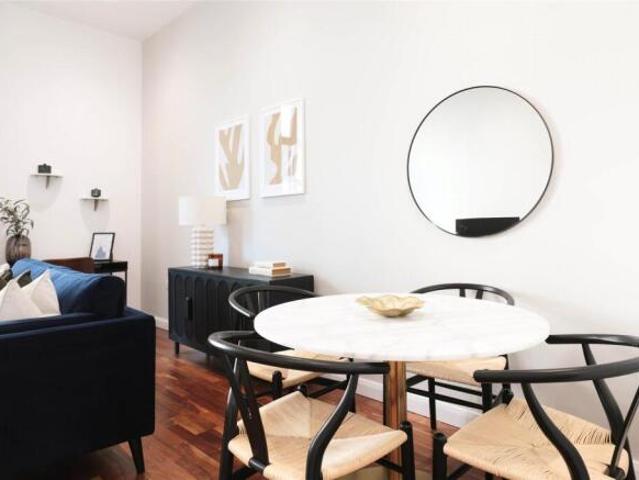 2 bedroom apartment for rent in South Quay Square, London, E14