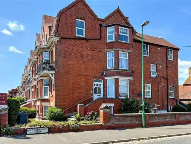 2 bedroom apartment for rent in South Terrace, Littlehampton.
