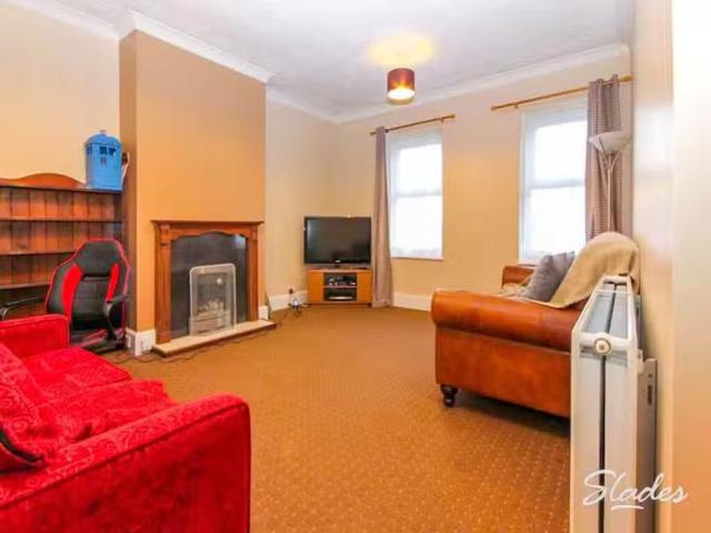 2 bedroom apartment for rent in Southbourne Grove, Southbourn.