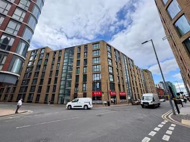 2 bedroom apartment for rent in Southside, St. John's Walk, Bi.