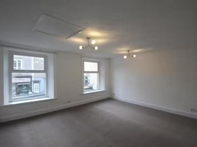 2 bedroom apartment for rent in Two Mile Hill Road, Kingswood.