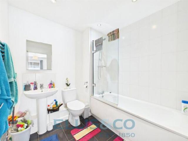 2 bedroom apartment for rent in Taylor Close, Tonbridge, Kent, TN9