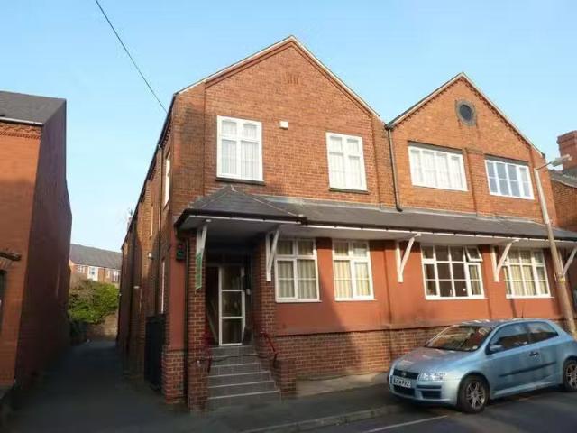 2 bedroom apartment for rent in Taylors House, Haden Road, Cra.