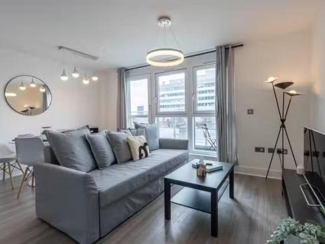 2 bedroom apartment for rent in Temple House, Temple Street, B.