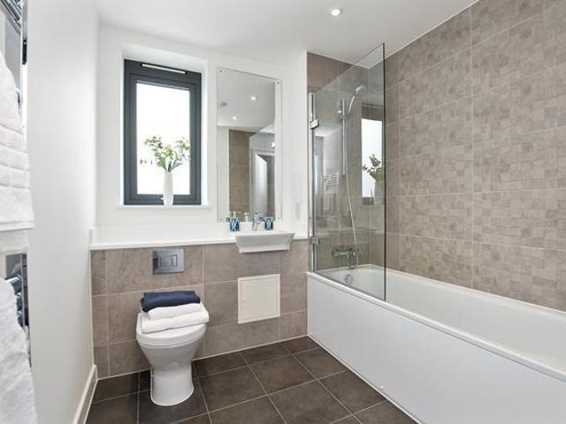 2 bedroom apartment for rent in Tewkesbury Road, London, W13