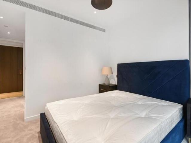 2 bedroom apartment for rent in Thames City, London SW8