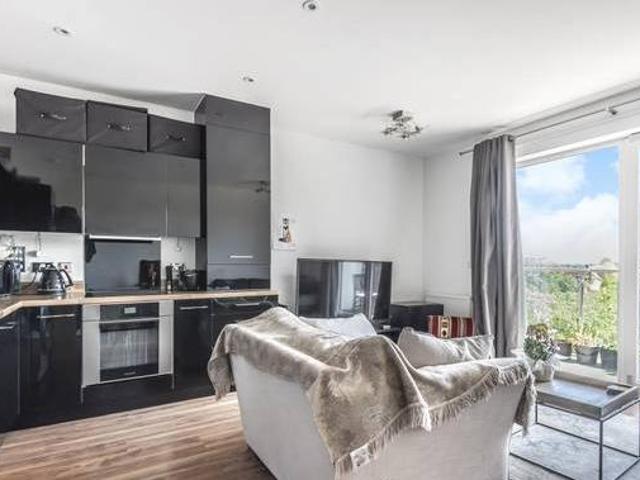 2 bedroom apartment for rent in Thames Street StainesUponThames TW18