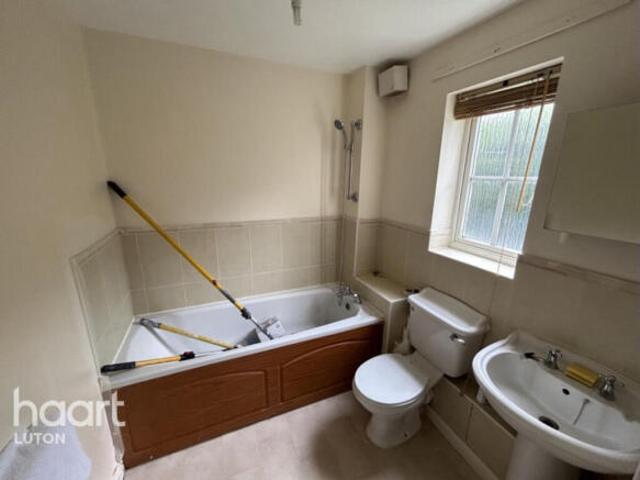 2 bedroom apartment for rent in The Wickets, Luton, LU2