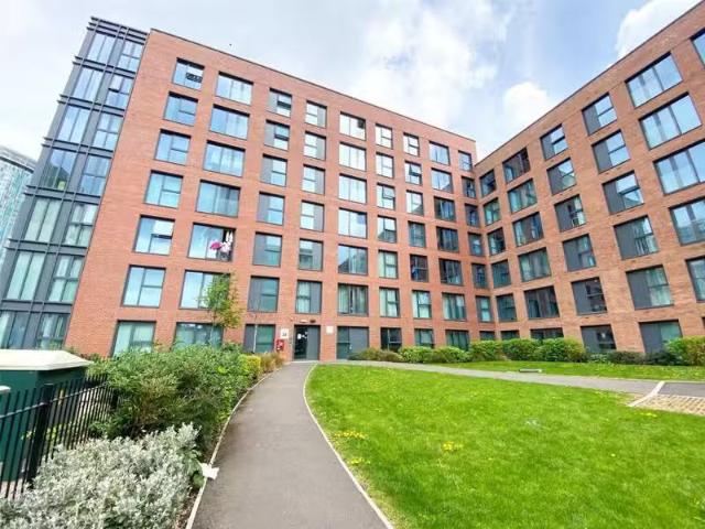 2 bedroom apartment for rent in The Axium, 36 Windmill Street.