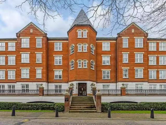 2 bedroom apartment for rent in The Boulevard, Woodford Green.
