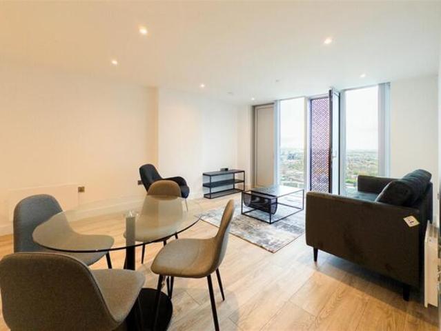 2 bedroom apartment for rent in The Blade, M15