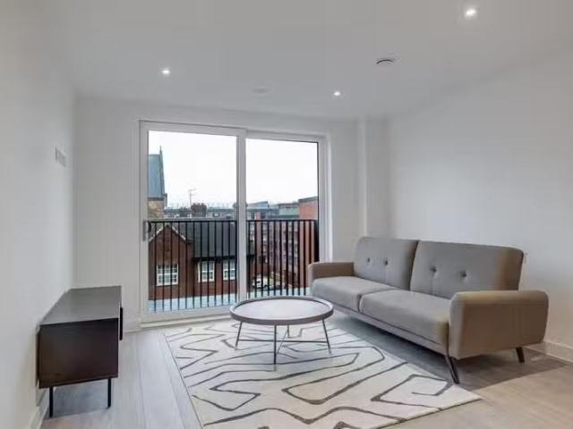 2 bedroom apartment for rent in The Burj, Green Street, Birmin.