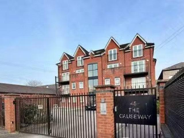 2 bedroom apartment for rent in The Causeway, 45 Long Causeway.