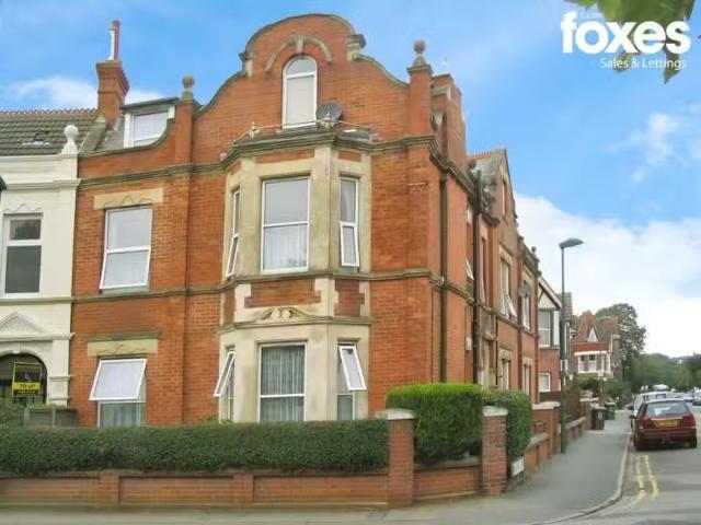2 bedroom apartment for rent in The Crescent, Bournemouth, Dor.
