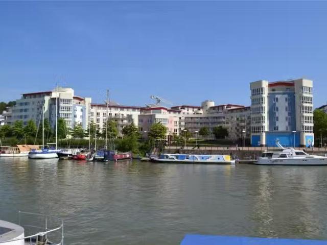 2 bedroom apartment for rent in The Crescent, Hannover Quay, B.