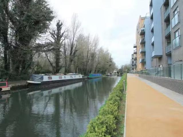 2 bedroom apartment for rent in The Embankment, Nash Mills Wha.