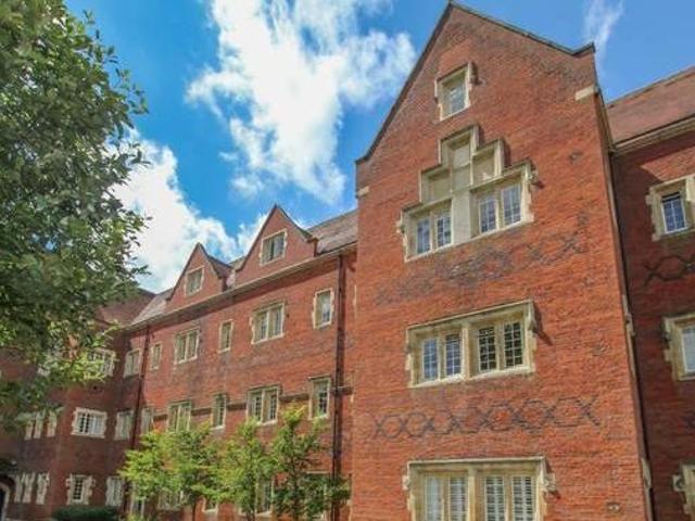 2 bedroom apartment for rent in The Galleries Brentwood Essex CM14