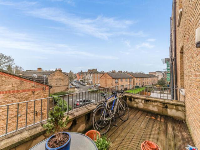 2 bedroom apartment for rent in The Gardens, East Dulwich London SE22