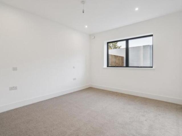 2 bedroom apartment for rent in The Gardens, Harrow, HA1