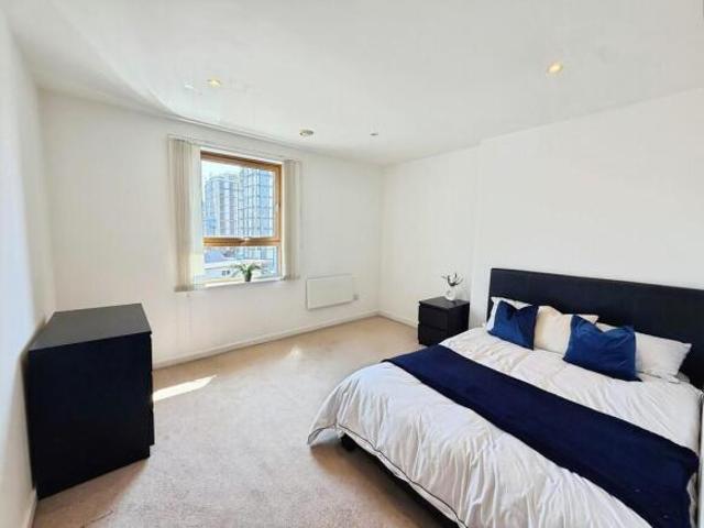 2 bedroom apartment for rent in The Gateway East, Marsh Lane, LS9