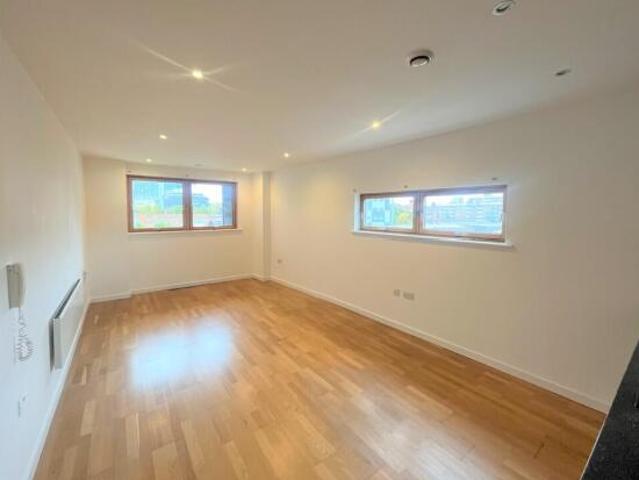 2 bedroom apartment for rent in The Gateway South, LS9