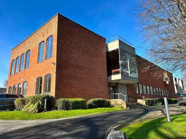 2 bedroom apartment for rent in The Grove, Harborne Park Road.