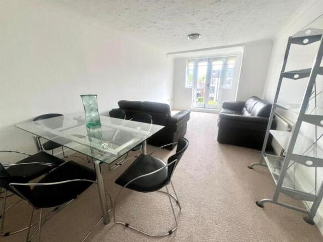 2 bedroom apartment for rent in 15 Bewick Court, Compton, WV6