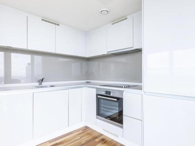 2 bedroom apartment for rent in The Landmark, E14