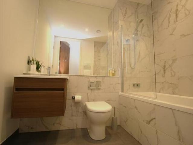 2 bedroom apartment for rent in The Lightbox Media City Uk M50