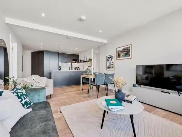 2 bedroom apartment for rent in The Octagon 1 Great Charles.