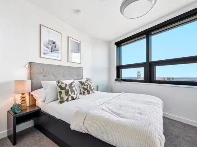 2 bedroom apartment for rent in The Octagon 1 Great Charles.
