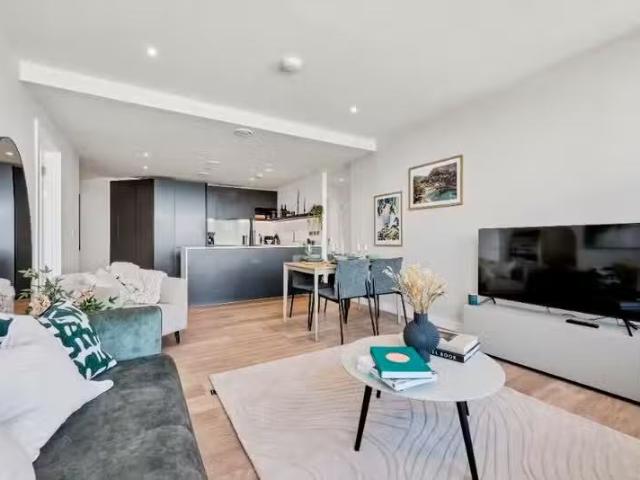 2 bedroom apartment for rent in The Octagon 1 Great Charles.