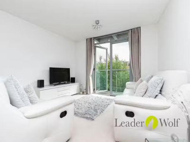 2 bedroom apartment for rent in The Pinnacle, St Peters Road.