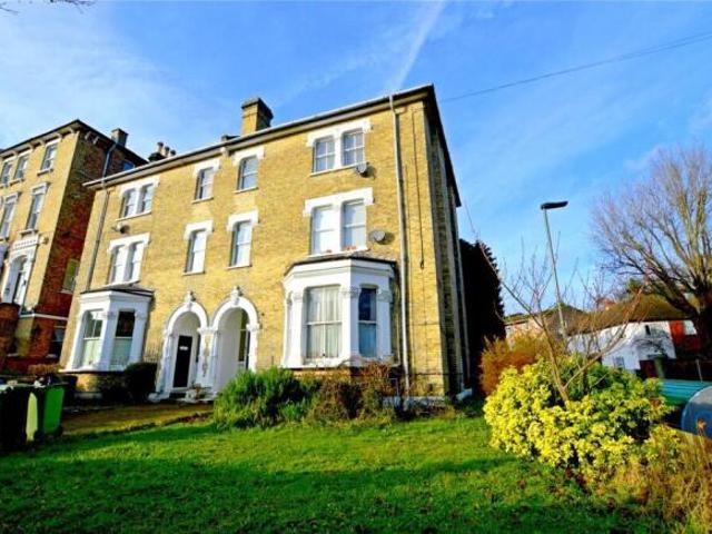 2 bedroom apartment for rent in Thicket Road, London, SE20