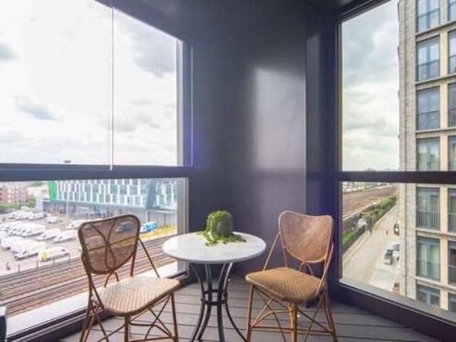 2 bedroom apartment for rent in Thornes House, London, SW11