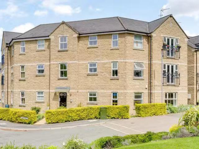 2 bedroom apartment for rent in Threelands, Birkenshaw, BD11