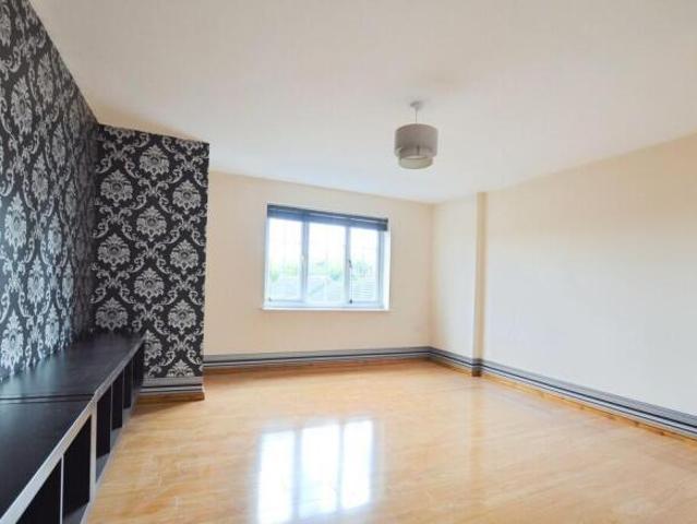 2 bedroom apartment for rent in Tingle View, New Farnley, LS12