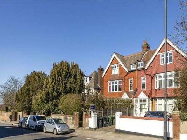 2 bedroom apartment for rent in Tooting Bec Gardens London SW16
