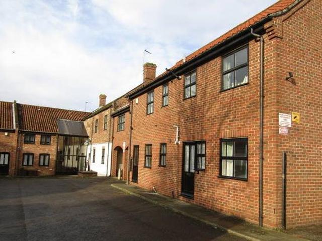 2 bedroom apartment for rent in ton Road wood PE30